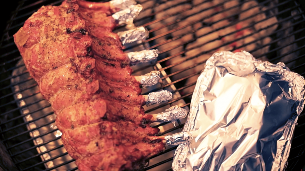 Rack de Cerdo horneado en el Asador | Munchies Lab