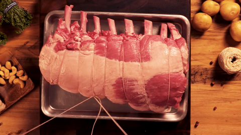 Rack de Cerdo horneado en el Asador | Munchies Lab