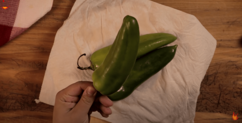 Chilaca Rellenos y New Yorks | Munchies Lab
